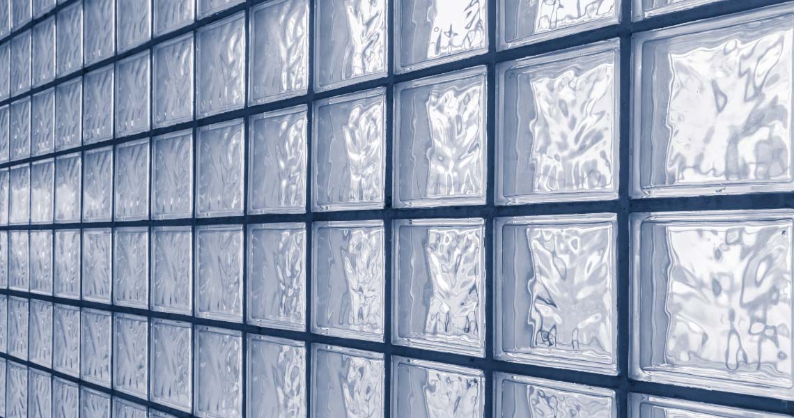 Die Glasbausteinwand feiert ihr Comeback